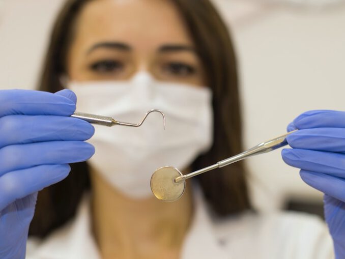 Zahnband für enge Zahnzwischenräume - Zahnpflege Ratgeber